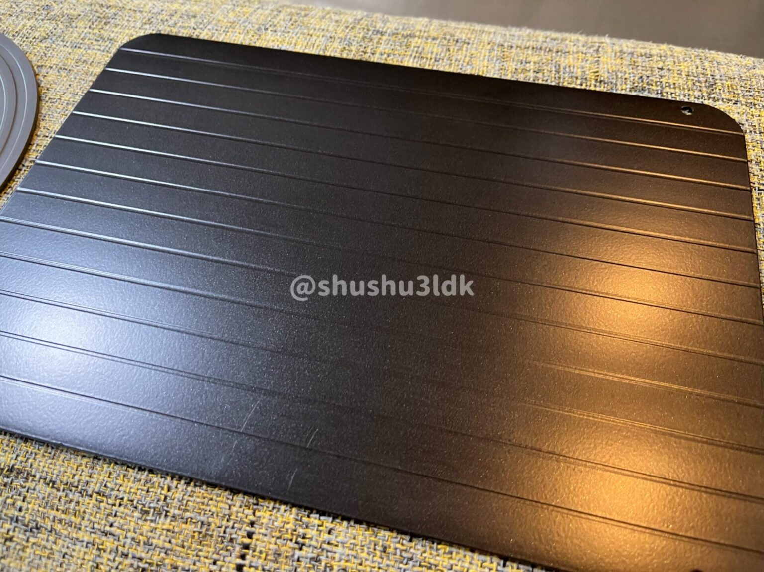 【3COINS】スリコから解凍プレートが発売！？さっそく使ってみました！粗熱取りにも使えてとっても便利ですしゅしゅファミリー